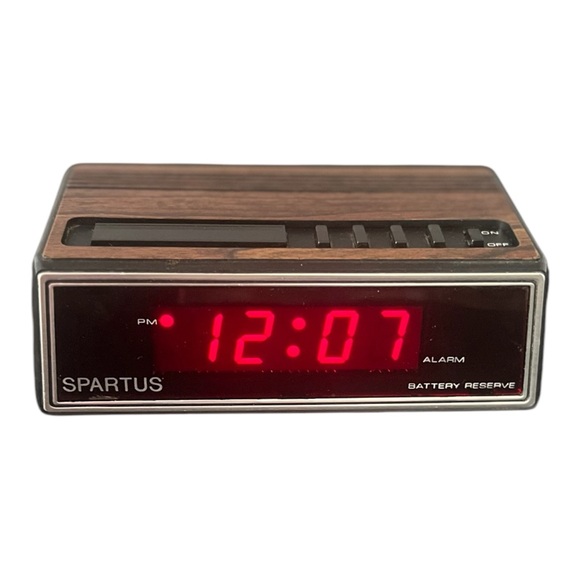 Spartus | Other | Spartus Digital Alarm Clock Model 18 Battery Reserve ...